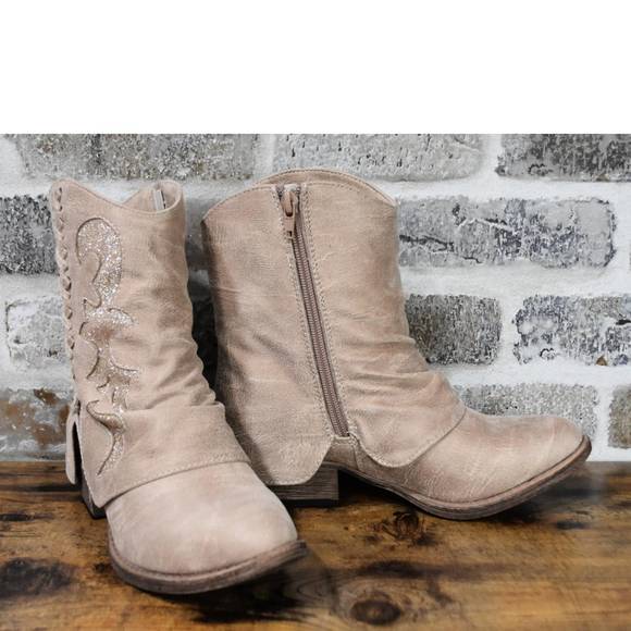 Very G | Shoes | New Very G Brillo Boots In Cream | Poshmark